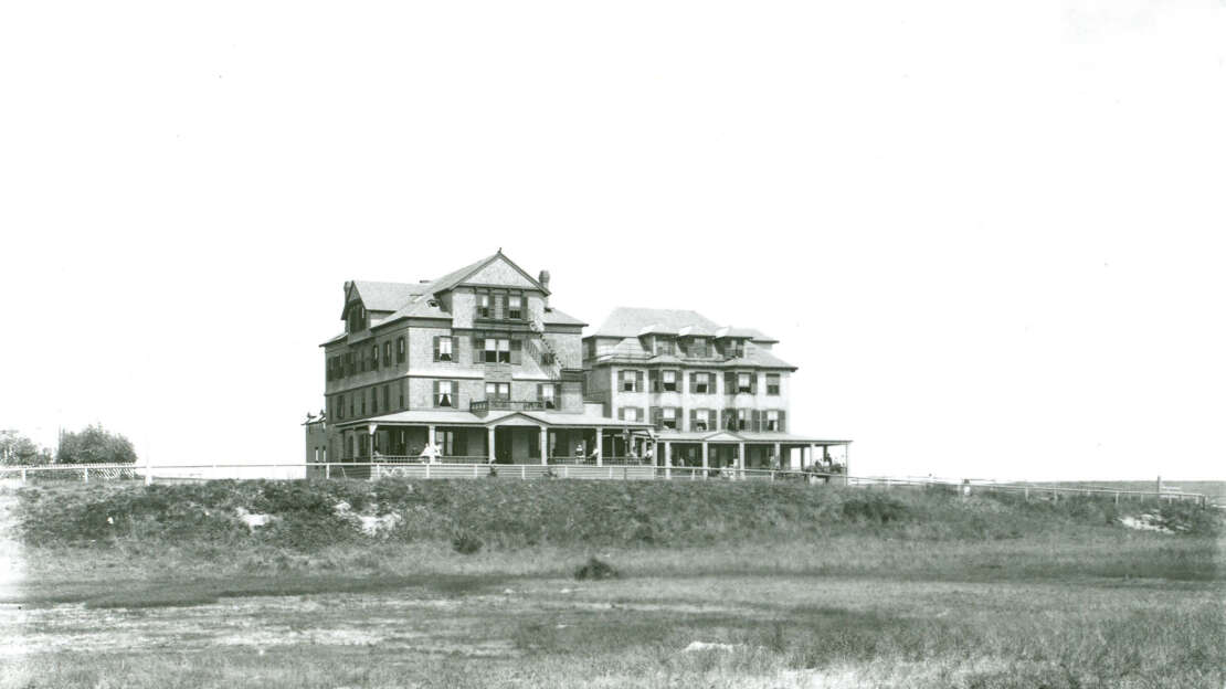 Iconic Martha's Vineyard Hotel | Harbor View Hotel