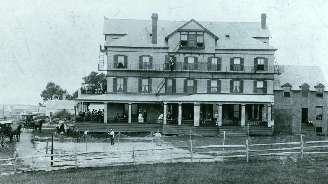 Iconic Martha's Vineyard Hotel | Harbor View Hotel